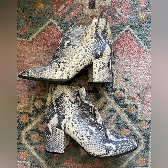 Steve Madden | Shoes | Steve Madden Snakeskin Ankle Boots 95 | Poshmark